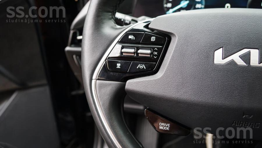 Black Kia Niro 2023 in Riga, with an engine capacity of 0.00 L and mileage of 108 thousand km for 26450 €, photo 18 on AUTOMOTO.COM.LV