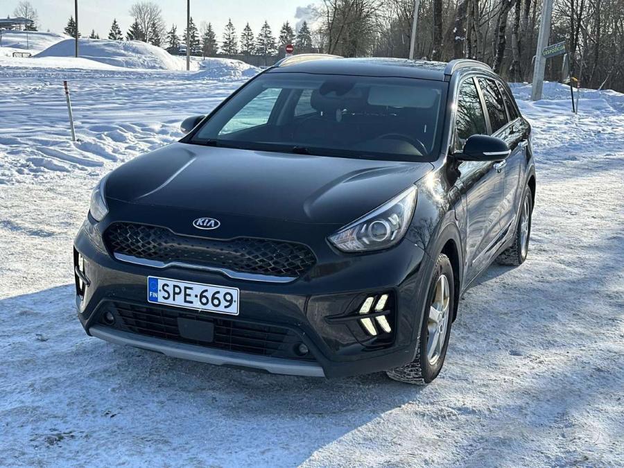 Black Kia Niro 2019 in Kaunas, with an engine capacity of 1.58 L and mileage of 258 thousand km for 8950 €, photo 1 on AUTOMOTO.COM.LV