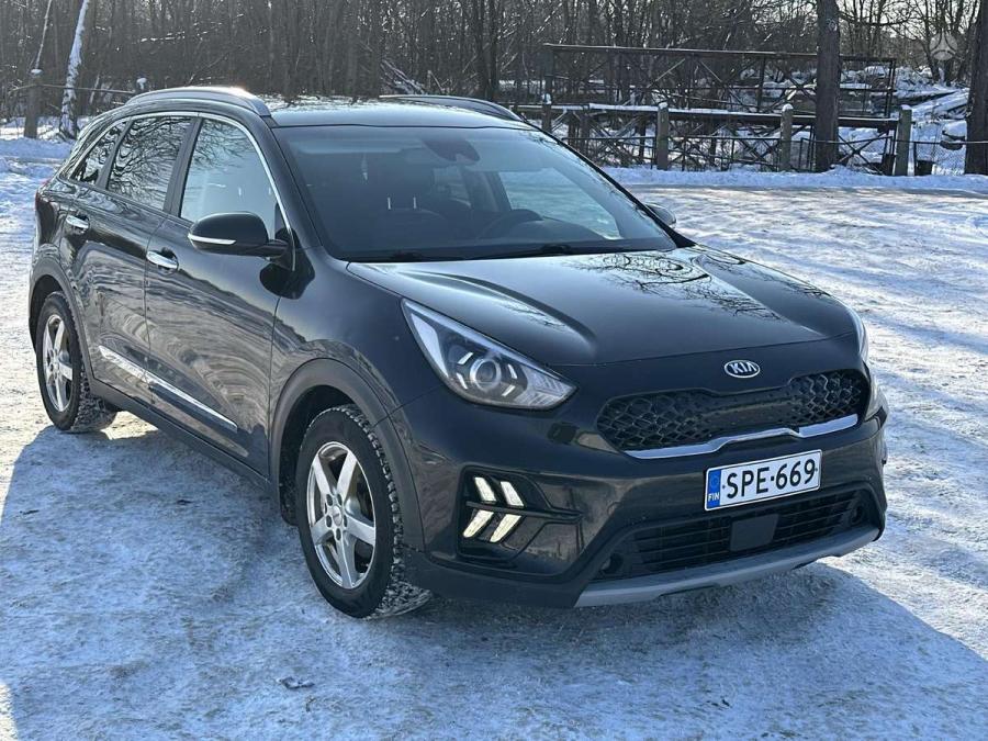 Black Kia Niro 2019 in Kaunas, with an engine capacity of 1.58 L and mileage of 258 thousand km for 8950 €, photo 2 on AUTOMOTO.COM.LV