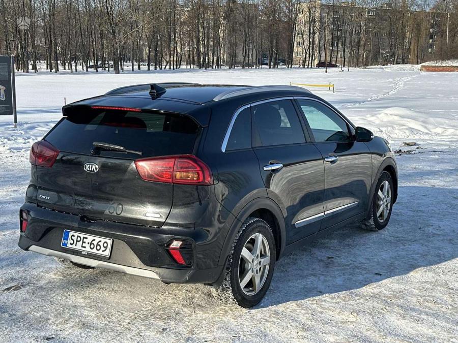 Black Kia Niro 2019 in Kaunas, with an engine capacity of 1.58 L and mileage of 258 thousand km for 8950 €, photo 4 on AUTOMOTO.COM.LV