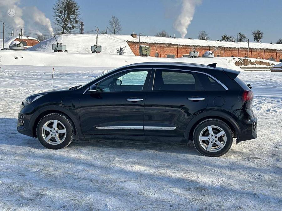 Black Kia Niro 2019 in Kaunas, with an engine capacity of 1.58 L and mileage of 258 thousand km for 8950 €, photo 7 on AUTOMOTO.COM.LV