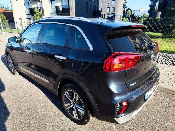 Black Kia Niro 2020 in Kaunas, with an engine capacity of 1.60 L and mileage of 162 thousand km for 12999 €, photo 6 on AUTOMOTO.COM.LV