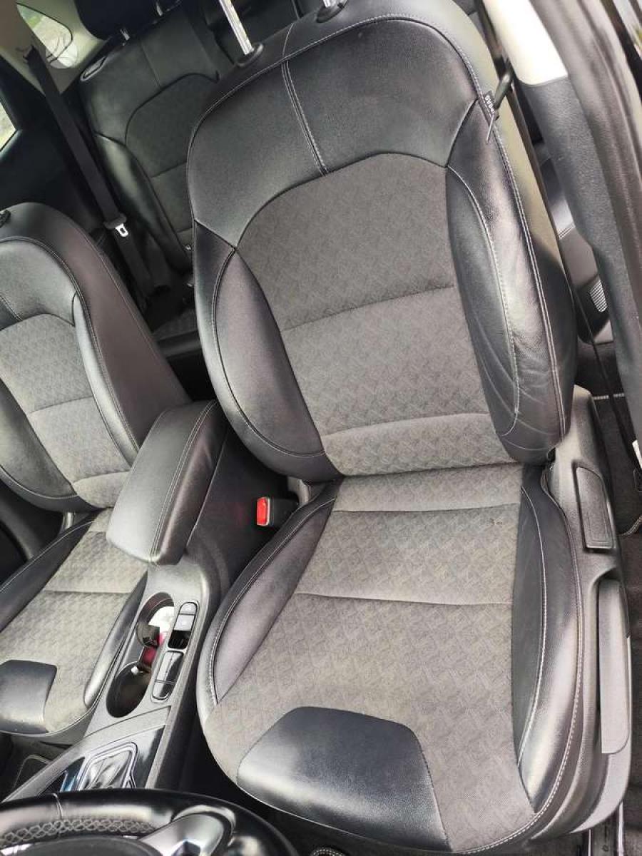 Black Kia Niro 2021 in Kaunas, with an engine capacity of 1.60 L and mileage of 250 thousand km for 11995 €, photo 9 on AUTOMOTO.COM.LV
