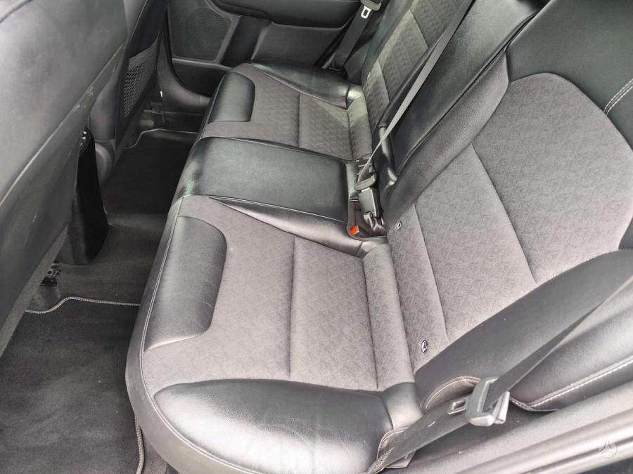 Black Kia Niro 2021 in Kaunas, with an engine capacity of 1.60 L and mileage of 250 thousand km for 11995 €, photo 10 on AUTOMOTO.COM.LV