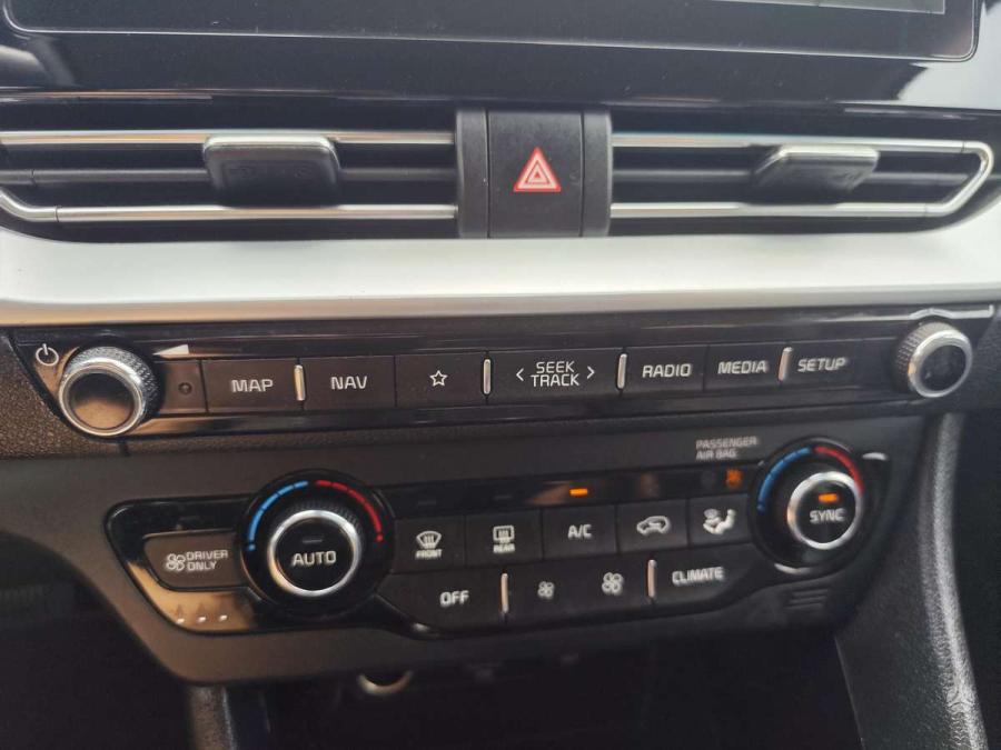 Black Kia Niro 2021 in Kaunas, with an engine capacity of 1.60 L and mileage of 250 thousand km for 11995 €, photo 13 on AUTOMOTO.COM.LV