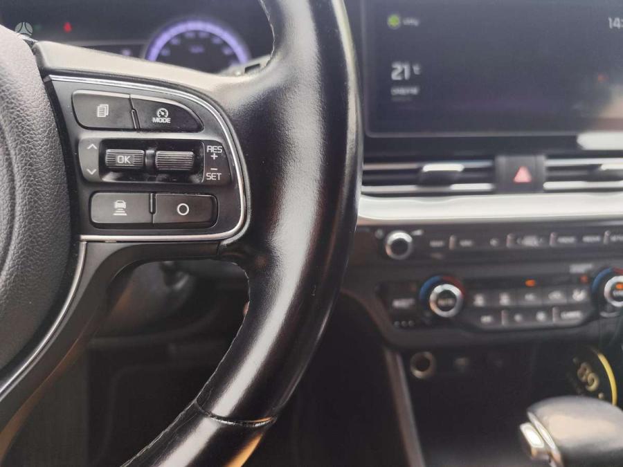 Black Kia Niro 2021 in Kaunas, with an engine capacity of 1.60 L and mileage of 250 thousand km for 11995 €, photo 14 on AUTOMOTO.COM.LV