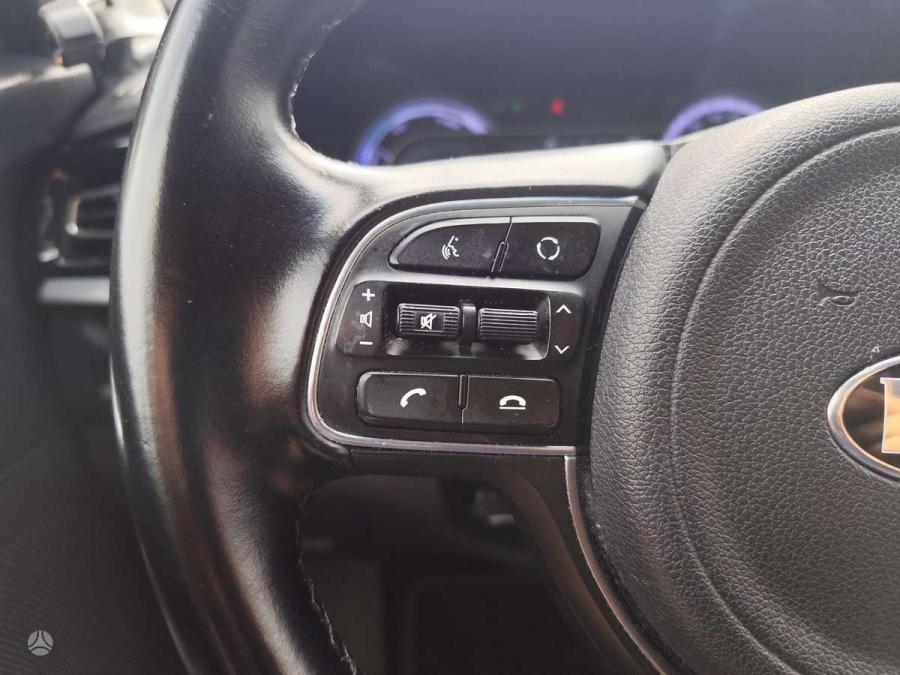 Black Kia Niro 2021 in Kaunas, with an engine capacity of 1.60 L and mileage of 250 thousand km for 11995 €, photo 15 on AUTOMOTO.COM.LV