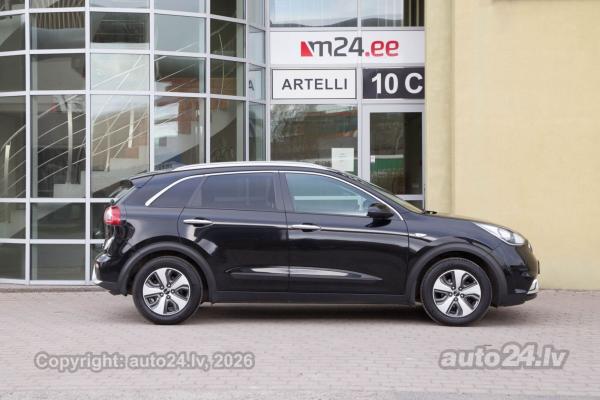 Melns Kia Niro 2017 Tallina, ar dzinēja tilpumu 1.60 L un nobraukumu 150 tūkst. km par 10490 €, foto 3 vietnē AUTOMOTO.COM.LV