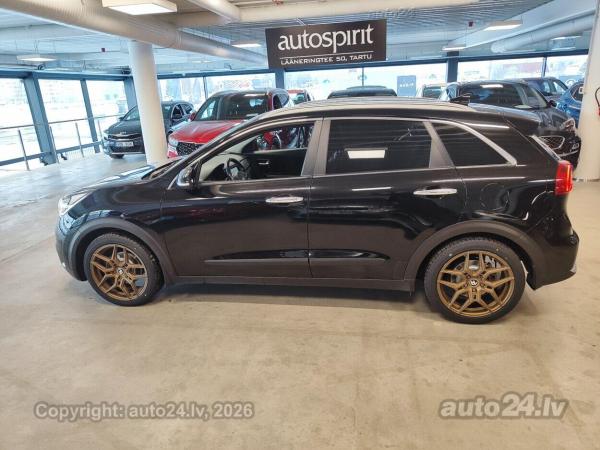 Black Kia Niro 2018 in Tartu, with an engine capacity of 1.60 L and mileage of 103 thousand km for 17990 €, photo 3 on AUTOMOTO.COM.LV