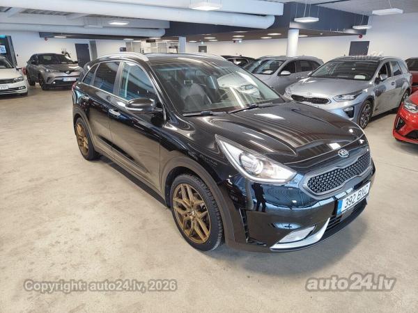 Black Kia Niro 2018 in Tartu, with an engine capacity of 1.60 L and mileage of 103 thousand km for 17990 €, photo 6 on AUTOMOTO.COM.LV