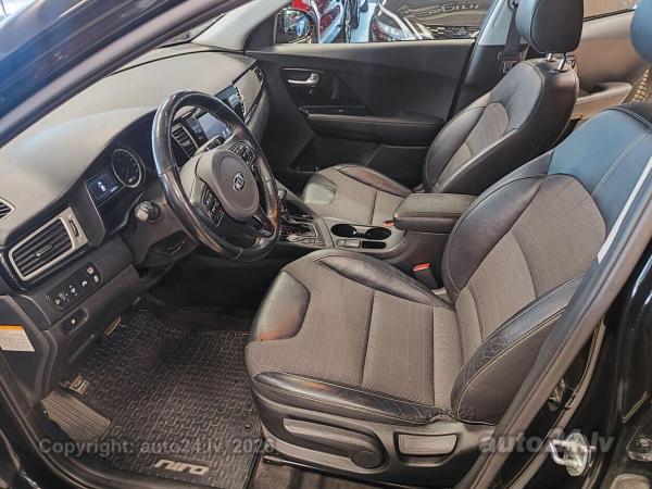 Melns Kia Niro 2018 Tartu, ar dzinēja tilpumu 1.60 L un nobraukumu 103 tūkst. km par 17990 €, foto 11 vietnē AUTOMOTO.COM.LV