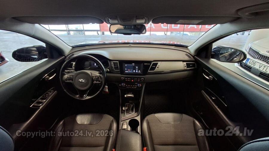 Black Kia Niro 2019 in Tartu, with an engine capacity of 1.60 L and mileage of 170 thousand km for 12990 €, photo 11 on AUTOMOTO.COM.LV