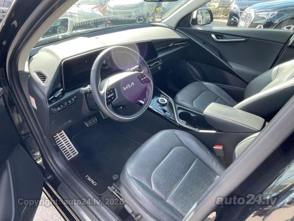 Melns Kia Niro 2023 Tartu, ar dzinēja tilpumu 1.60 L un nobraukumu 77 tūkst. km par 26990 €, foto 9 vietnē AUTOMOTO.COM.LV