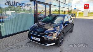 Melns Kia Niro 2023 Tartu, ar dzinēja tilpumu 1.60 L un nobraukumu 25 tūkst. km par 24990 €, foto  vietnē AUTOMOTO.COM.LV