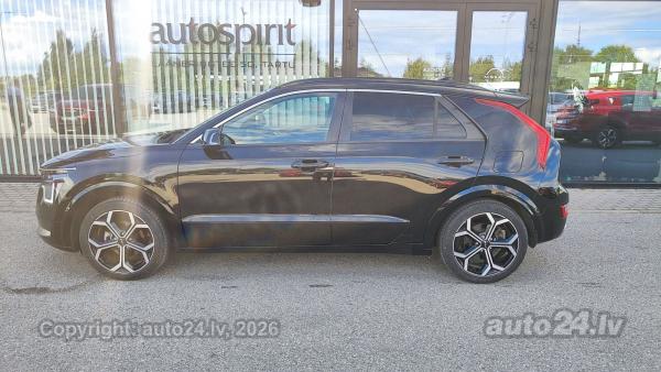 Black Kia Niro 2023 in Tartu, with an engine capacity of 1.60 L and mileage of 25 thousand km for 24990 €, photo 2 on AUTOMOTO.COM.LV