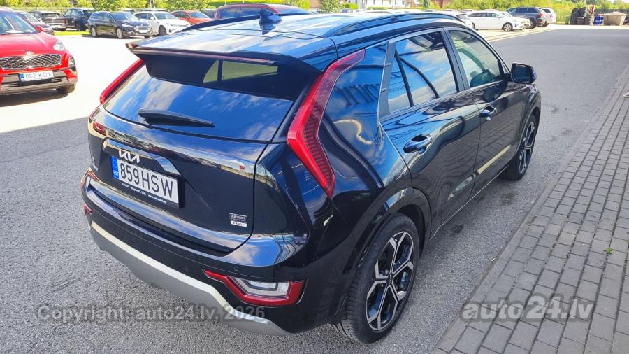 Black Kia Niro 2023 in Tartu, with an engine capacity of 1.60 L and mileage of 25 thousand km for 24990 €, photo 5 on AUTOMOTO.COM.LV