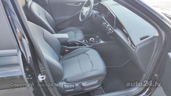 Black Kia Niro 2023 in Tartu, with an engine capacity of 1.60 L and mileage of 25 thousand km for 24990 €, photo 6 on AUTOMOTO.COM.LV