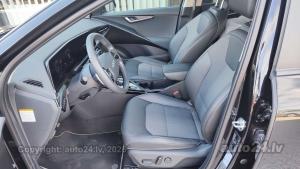 Black Kia Niro 2023 in Tartu, with an engine capacity of 1.60 L and mileage of 25 thousand km for 24990 €, photo 9 on AUTOMOTO.COM.LV