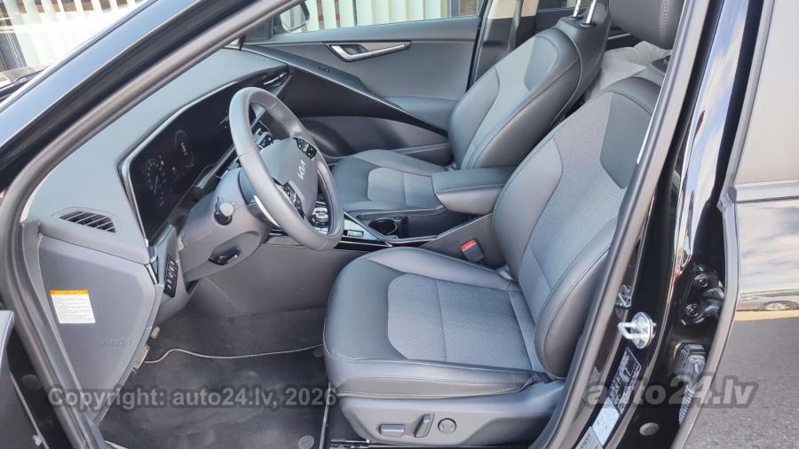 Black Kia Niro 2023 in Tartu, with an engine capacity of 1.60 L and mileage of 25 thousand km for 24990 €, photo 9 on AUTOMOTO.COM.LV