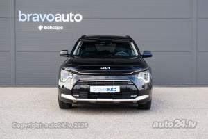 Black Kia Niro 2023 in Tartu, with an engine capacity of 1.80 L and mileage of 17 thousand km for 26900 €, photo 3 on AUTOMOTO.COM.LV