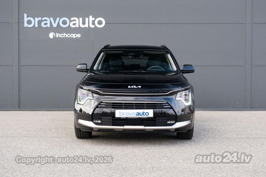 Black Kia Niro 2023 in Tartu, with an engine capacity of 1.80 L and mileage of 17 thousand km for 26900 €, photo 3 on AUTOMOTO.COM.LV