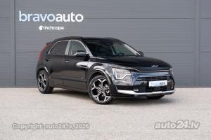 Black Kia Niro 2023 in Tartu, with an engine capacity of 1.80 L and mileage of 17 thousand km for 26900 €, photo 4 on AUTOMOTO.COM.LV