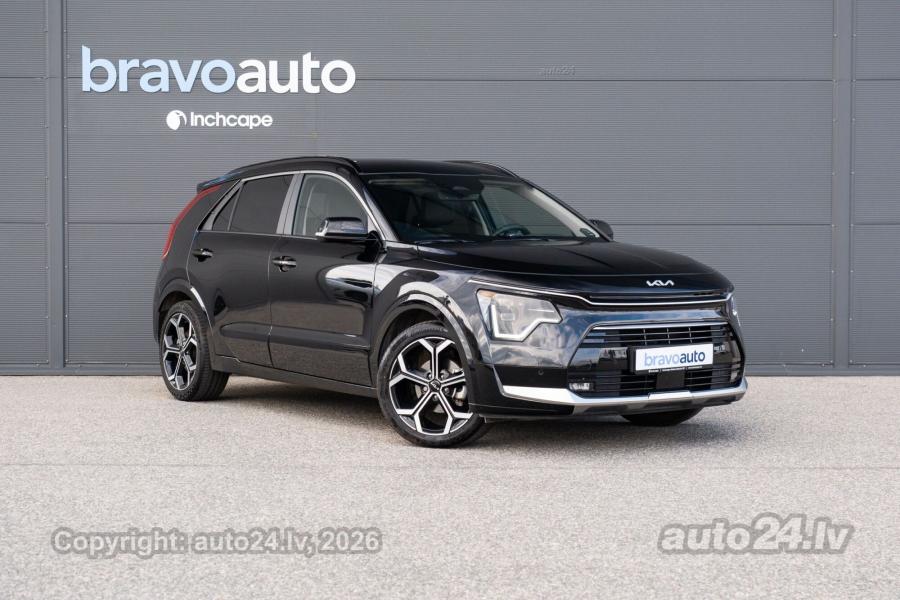 Black Kia Niro 2023 in Tartu, with an engine capacity of 1.80 L and mileage of 17 thousand km for 26900 €, photo 4 on AUTOMOTO.COM.LV