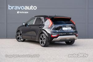 Black Kia Niro 2023 in Tartu, with an engine capacity of 1.80 L and mileage of 17 thousand km for 26900 €, photo 7 on AUTOMOTO.COM.LV