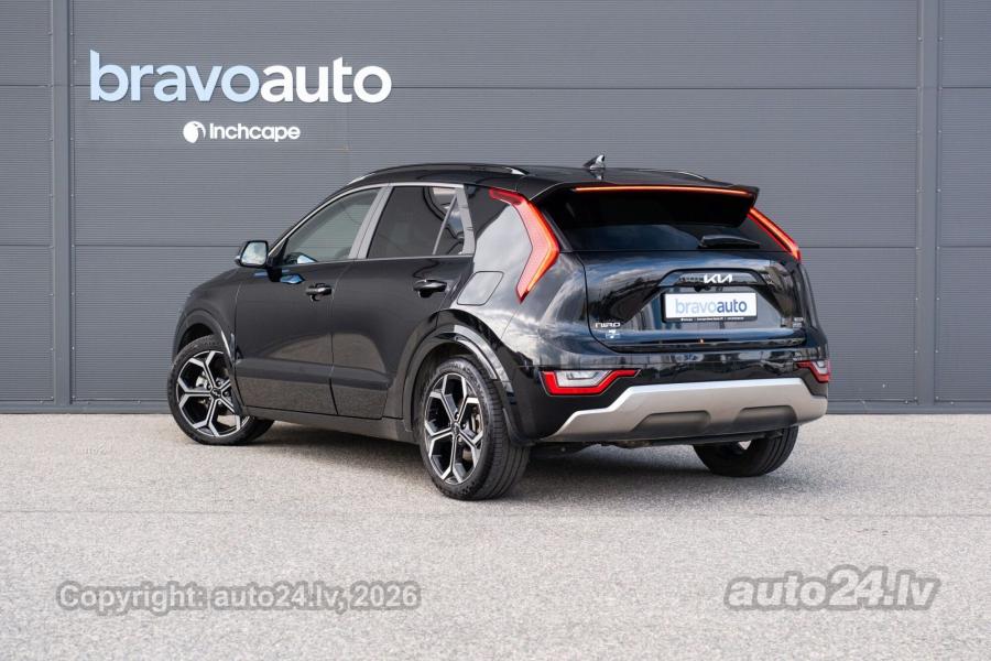 Black Kia Niro 2023 in Tartu, with an engine capacity of 1.80 L and mileage of 17 thousand km for 26900 €, photo 7 on AUTOMOTO.COM.LV