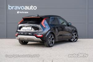 Black Kia Niro 2023 in Tartu, with an engine capacity of 1.80 L and mileage of 17 thousand km for 26900 €, photo 9 on AUTOMOTO.COM.LV
