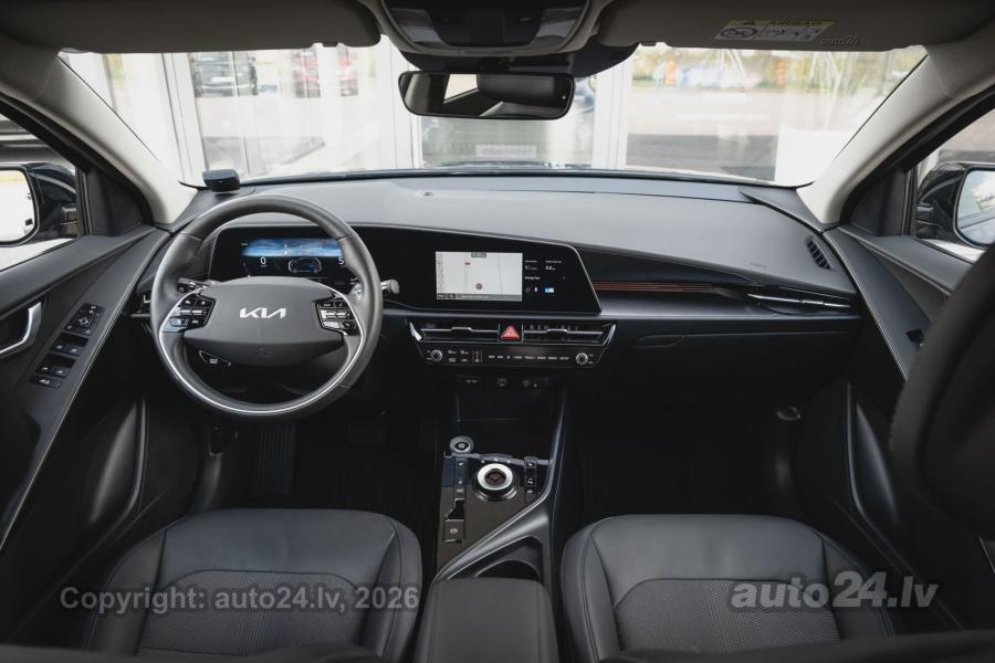 Black Kia Niro 2023 in Tartu, with an engine capacity of 1.80 L and mileage of 17 thousand km for 26900 €, photo 10 on AUTOMOTO.COM.LV