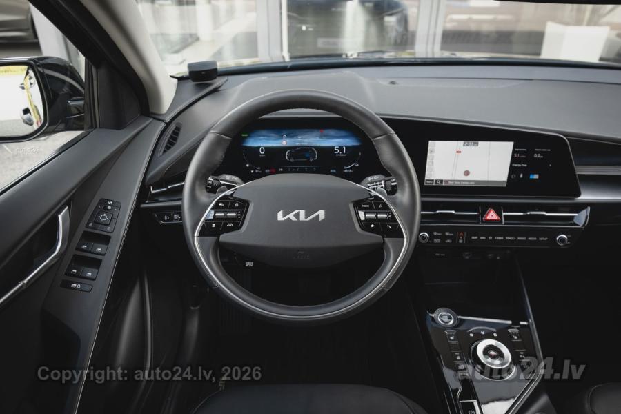 Black Kia Niro 2023 in Tartu, with an engine capacity of 1.80 L and mileage of 17 thousand km for 26900 €, photo 11 on AUTOMOTO.COM.LV