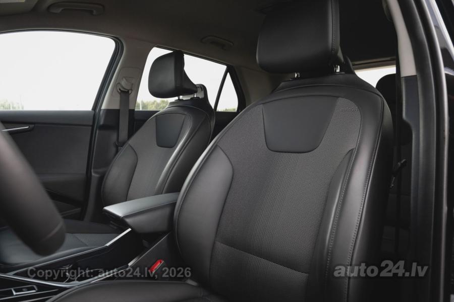 Black Kia Niro 2023 in Tartu, with an engine capacity of 1.80 L and mileage of 17 thousand km for 26900 €, photo 13 on AUTOMOTO.COM.LV