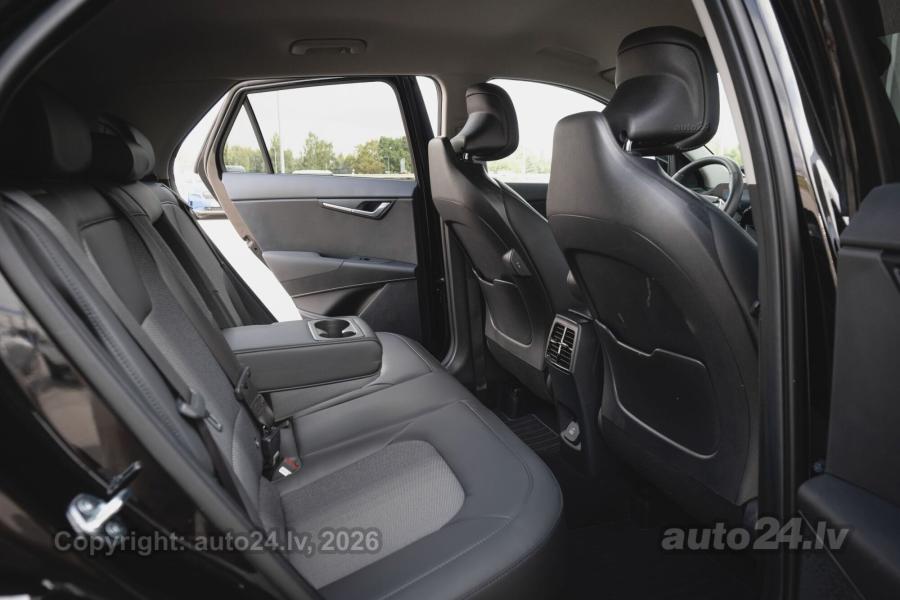 Black Kia Niro 2023 in Tartu, with an engine capacity of 1.80 L and mileage of 17 thousand km for 26900 €, photo 15 on AUTOMOTO.COM.LV
