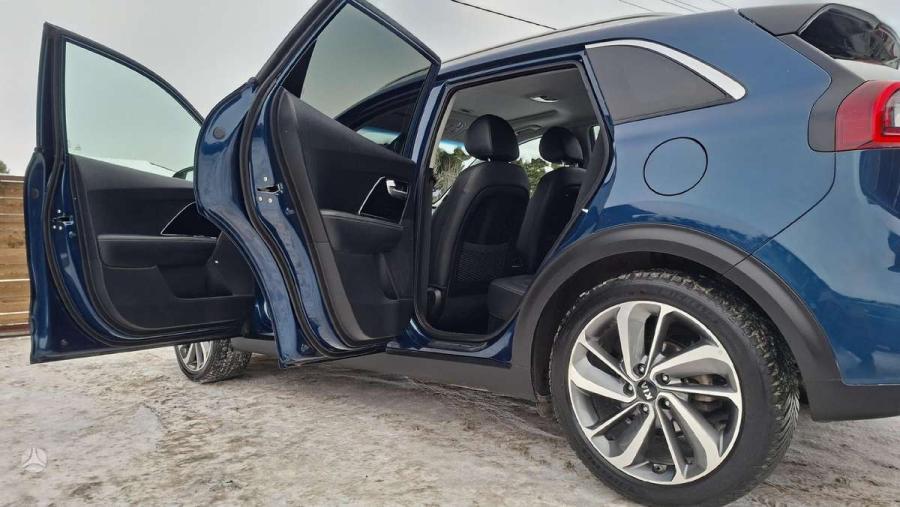 Zils Kia Niro 2016 Kauņa, ar dzinēja tilpumu 1.59 L un nobraukumu 133 tūkst. km par 11450 €, foto 28 vietnē AUTOMOTO.COM.LV