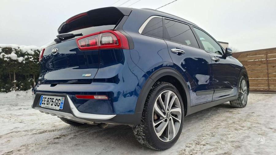 Zils Kia Niro 2016 Kauņa, ar dzinēja tilpumu 1.59 L un nobraukumu 133 tūkst. km par 11450 €, foto 36 vietnē AUTOMOTO.COM.LV