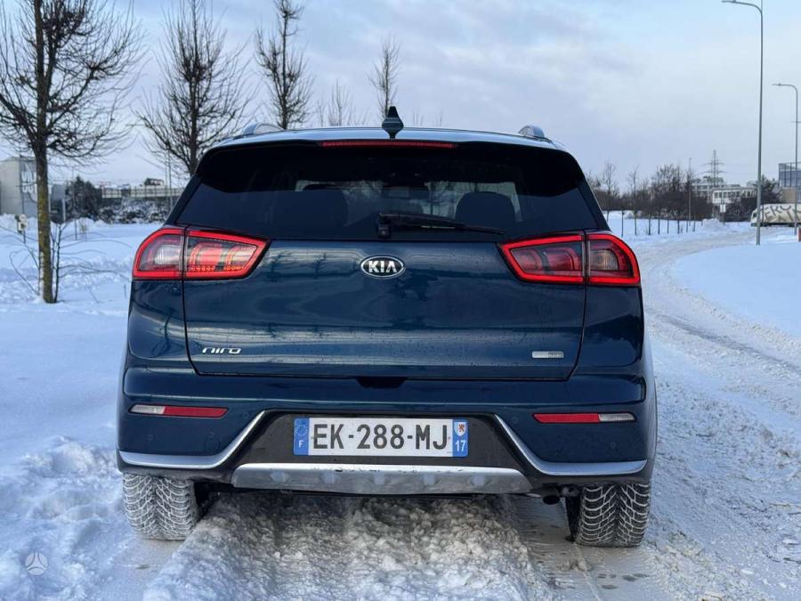 Blue Kia Niro 2017 in Vilnius, with an engine capacity of 1.59 L and mileage of 120 thousand km for 11900 €, photo 5 on AUTOMOTO.COM.LV