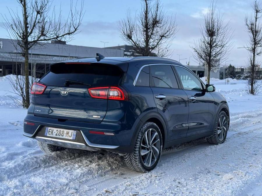 Blue Kia Niro 2017 in Vilnius, with an engine capacity of 1.59 L and mileage of 120 thousand km for 11900 €, photo 7 on AUTOMOTO.COM.LV