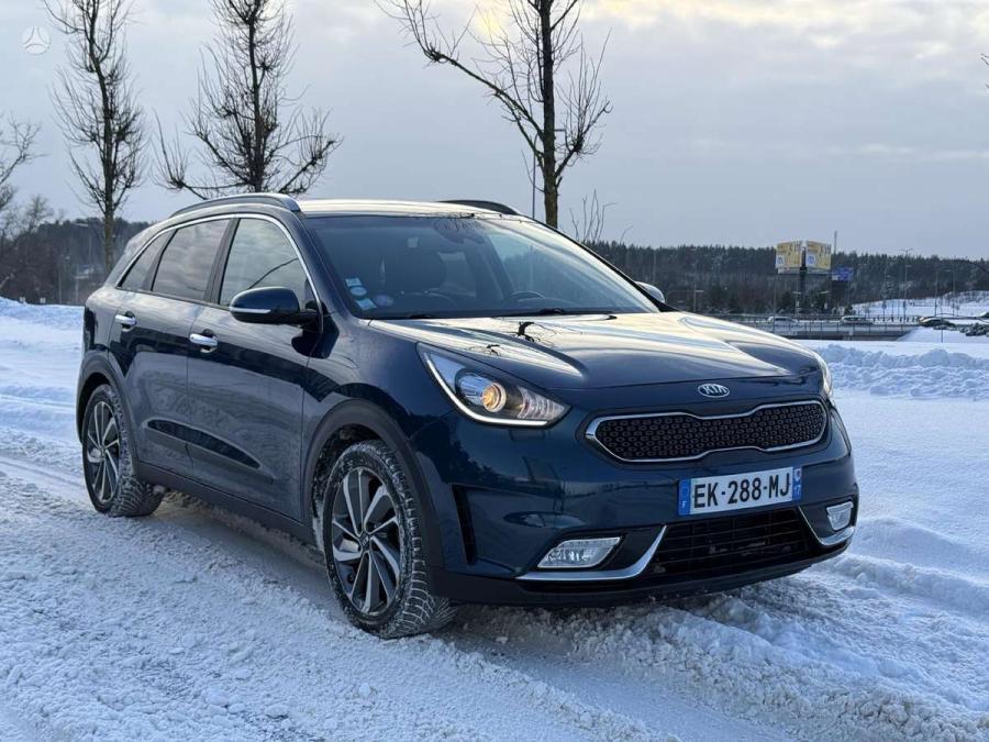 Blue Kia Niro 2017 in Vilnius, with an engine capacity of 1.59 L and mileage of 120 thousand km for 11900 €, photo 9 on AUTOMOTO.COM.LV