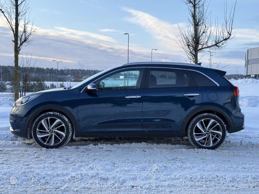 Blue Kia Niro 2017 in Vilnius, with an engine capacity of 1.59 L and mileage of 120 thousand km for 11850 €, photo 2 on AUTOMOTO.COM.LV
