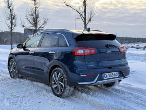 Blue Kia Niro 2017 in Vilnius, with an engine capacity of 1.59 L and mileage of 120 thousand km for 11850 €, photo 4 on AUTOMOTO.COM.LV