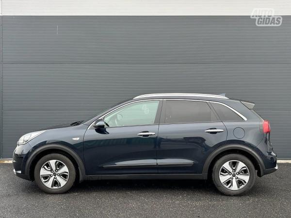 Blue Kia Niro 2018 in Kaunas, with an engine capacity of 0.00 L and mileage of 29 thousand km for 22248 €, photo 2 on AUTOMOTO.COM.LV