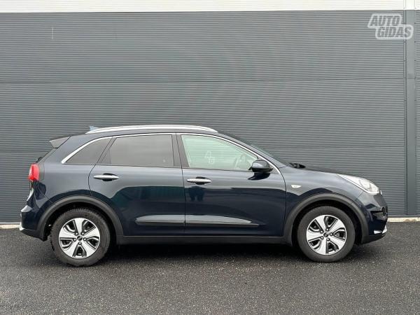Blue Kia Niro 2018 in Kaunas, with an engine capacity of 0.00 L and mileage of 29 thousand km for 22248 €, photo 6 on AUTOMOTO.COM.LV