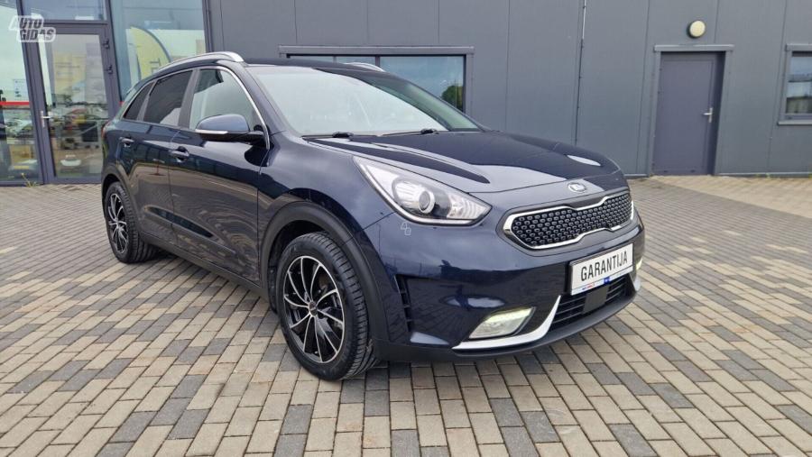 Blue Kia Niro 2018 in Siauliai, with an engine capacity of 1.60 L and mileage of 230 thousand km for 11500 €, photo 1 on AUTOMOTO.COM.LV