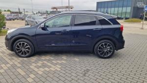 Blue Kia Niro 2018 in Siauliai, with an engine capacity of 1.60 L and mileage of 230 thousand km for 11500 €, photo 5 on AUTOMOTO.COM.LV