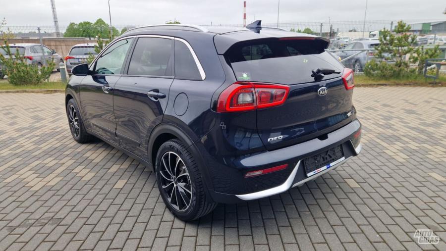 Blue Kia Niro 2018 in Siauliai, with an engine capacity of 1.60 L and mileage of 230 thousand km for 11500 €, photo 6 on AUTOMOTO.COM.LV