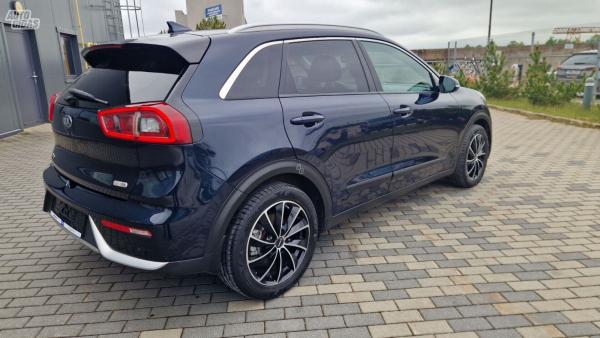 Zils Kia Niro 2018 Šauļi, ar dzinēja tilpumu 1.60 L un nobraukumu 230 tūkst. km par 11500 €, foto 7 vietnē AUTOMOTO.COM.LV
