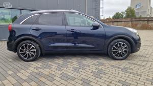 Blue Kia Niro 2018 in Siauliai, with an engine capacity of 1.60 L and mileage of 230 thousand km for 11500 €, photo 9 on AUTOMOTO.COM.LV