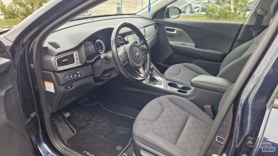 Blue Kia Niro 2018 in Siauliai, with an engine capacity of 1.60 L and mileage of 230 thousand km for 11500 €, photo 10 on AUTOMOTO.COM.LV