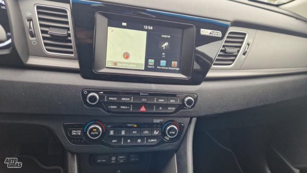 Zils Kia Niro 2018 Šauļi, ar dzinēja tilpumu 1.60 L un nobraukumu 230 tūkst. km par 11500 €, foto 10 vietnē AUTOMOTO.COM.LV